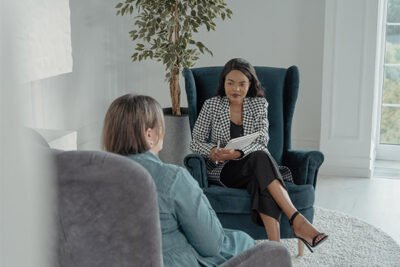 6 Ways to Read Body Language and Personalities